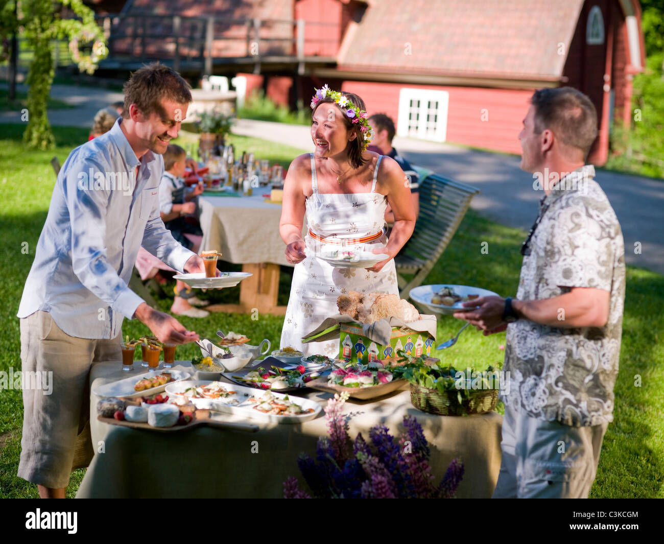 Group of people eating lunch in garden Stock Photo - Alamy