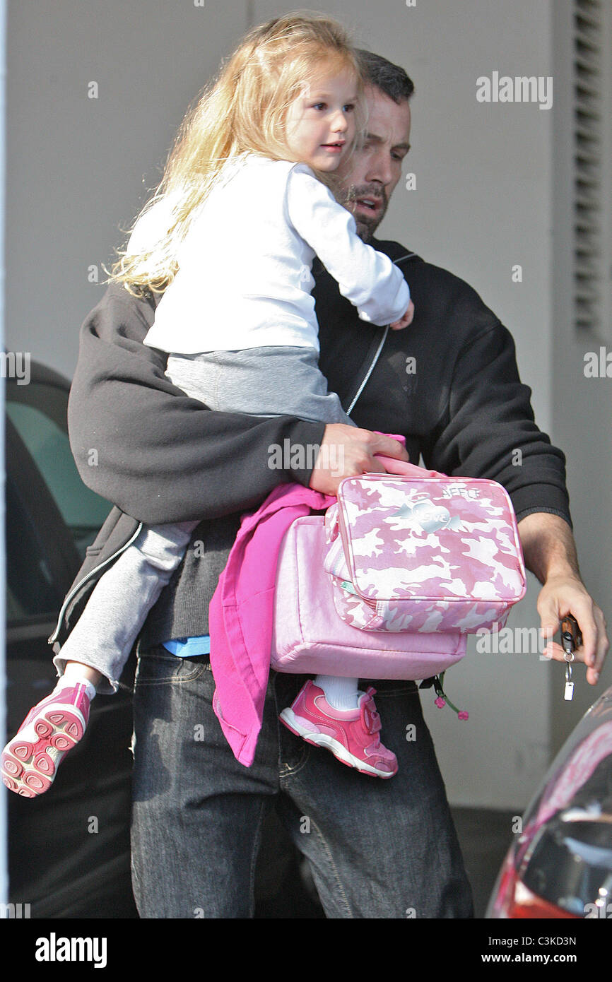 Ben Affleck picks up his daughter, Violet Affleck, from her school in ...
