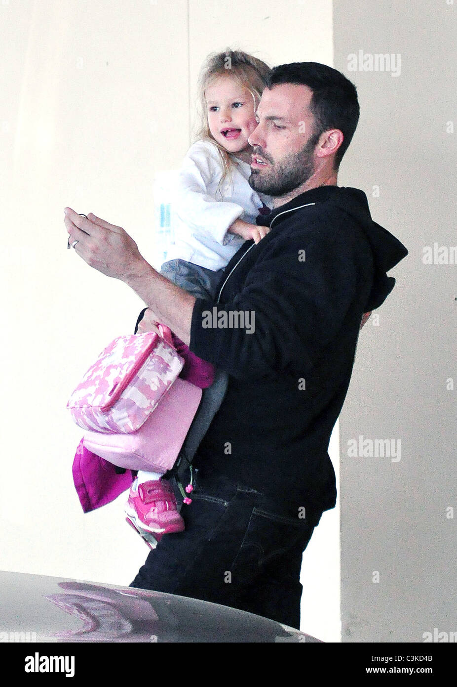 Ben Affleck picks up his daughter, Violet Affleck, from her school in ...
