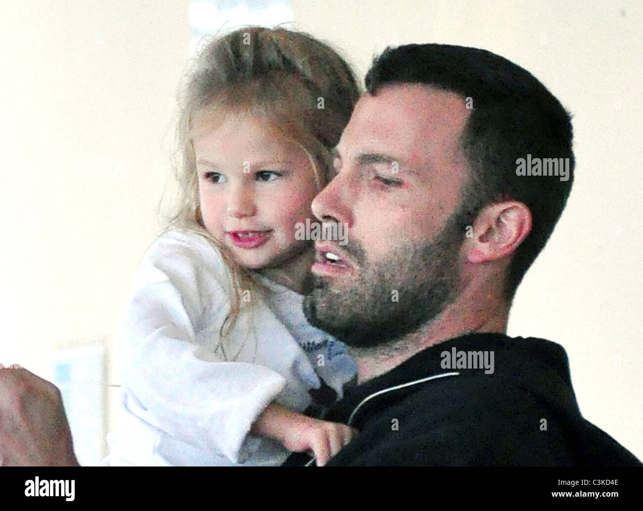 Ben Affleck picks up his daughter, Violet Affleck, from her school in ...