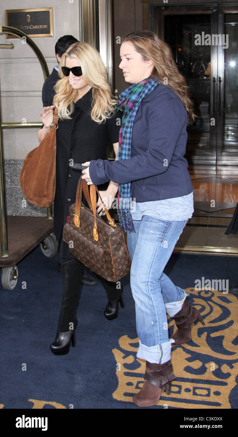 Signing autographes hi-res stock photography and images - Alamy