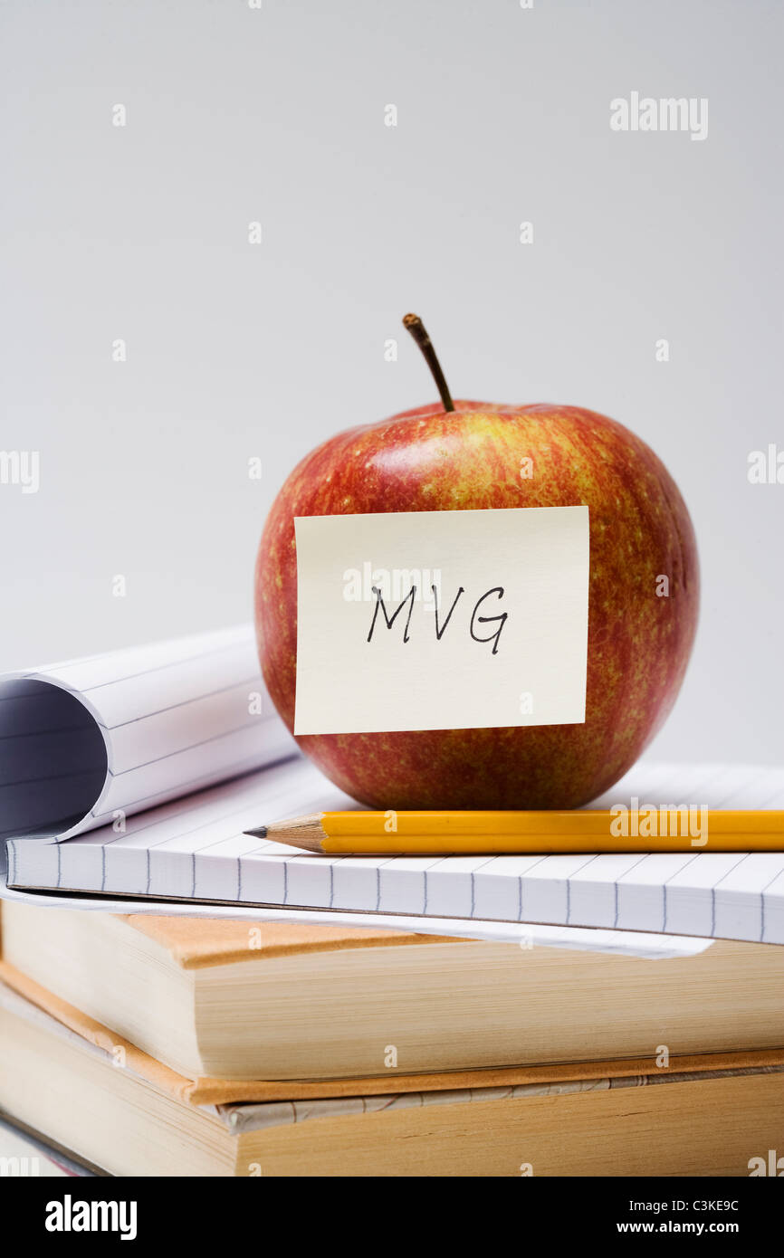 An apple on a note pad, close-up Stock Photo - Alamy