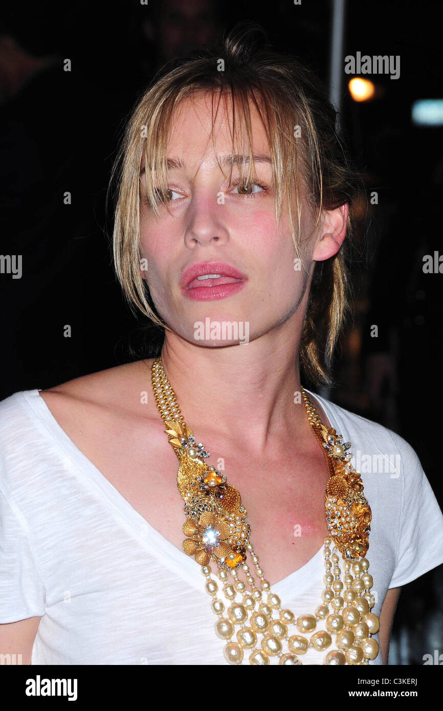 Piper Perabo The Cinema Society & D&G screening of 'The Twilight Saga ...