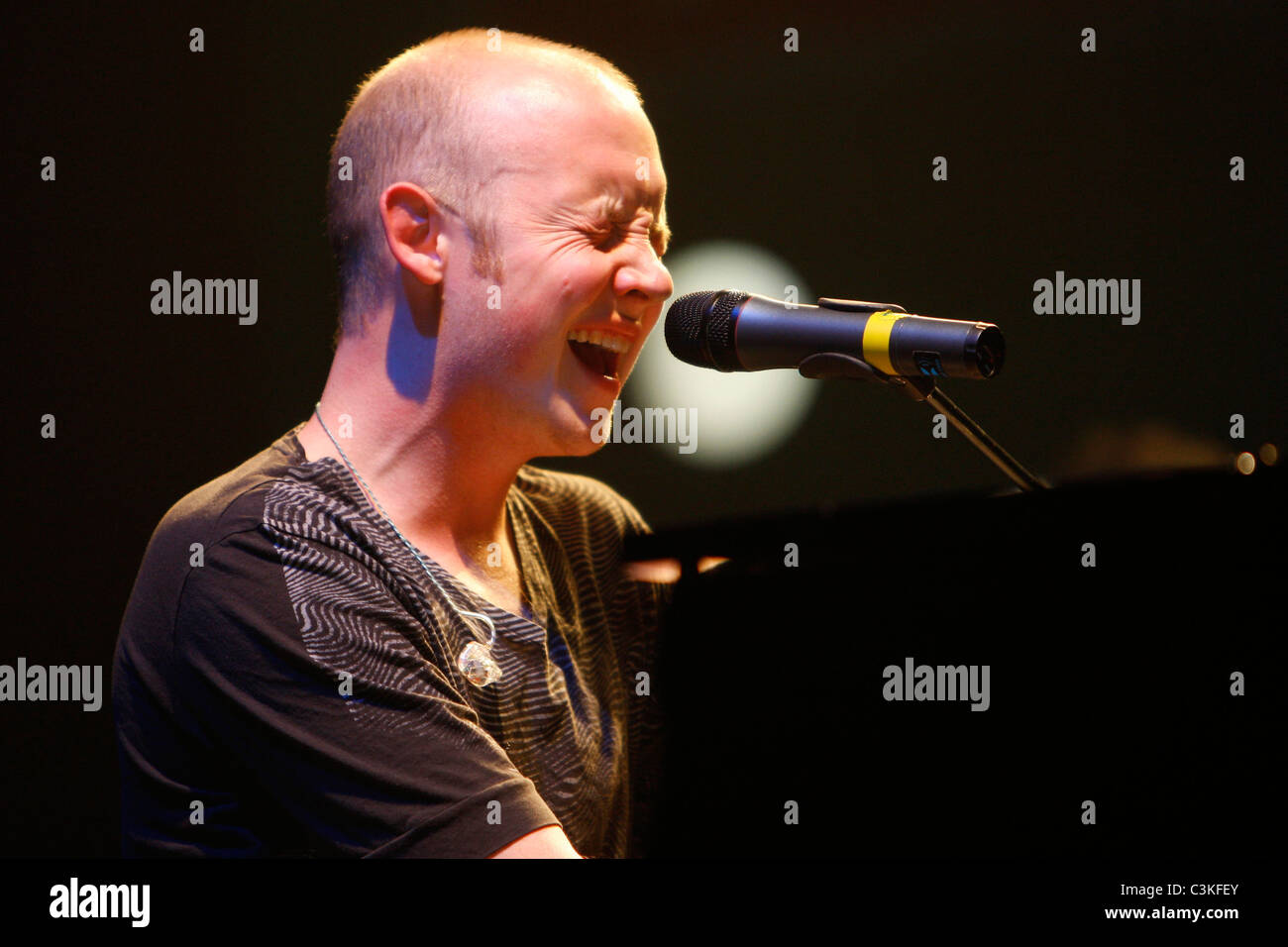 Isaac Slade The Fray perform live in concert at WTMX 101.9fm Chicago's ...