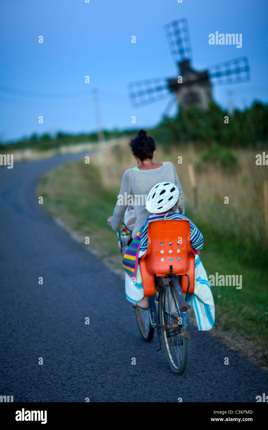 Mother and child riding bicycle, rear view Stock Photo - Alamy