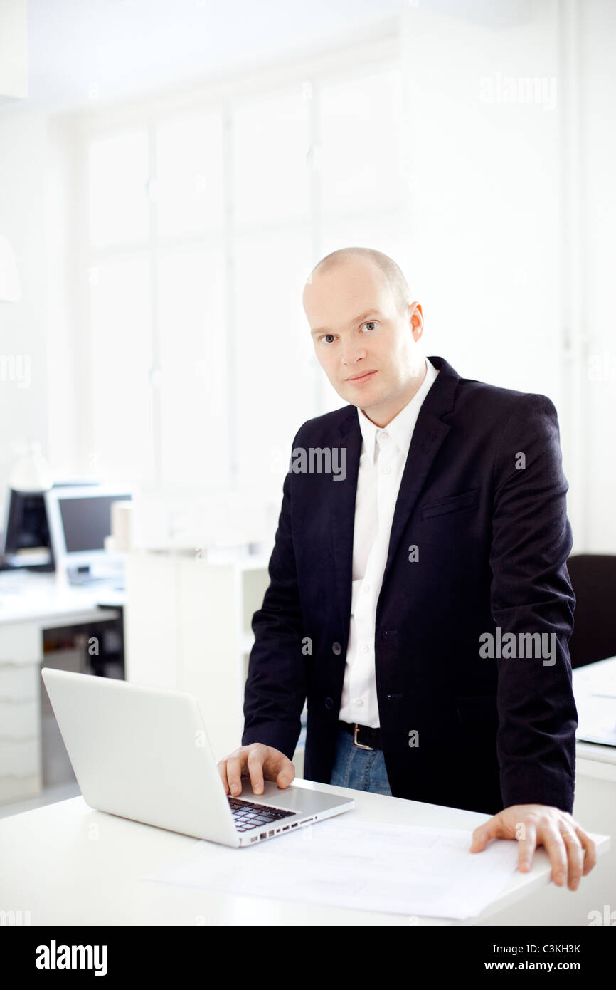 Person standing up from their desk hi-res stock photography and images ...
