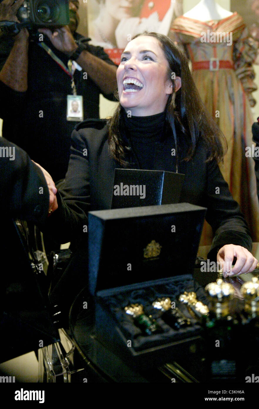 Victoria Christian in-store appearance and autograph signing ...