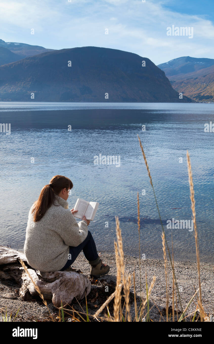 Lone woman reading book hi-res stock photography and images - Alamy