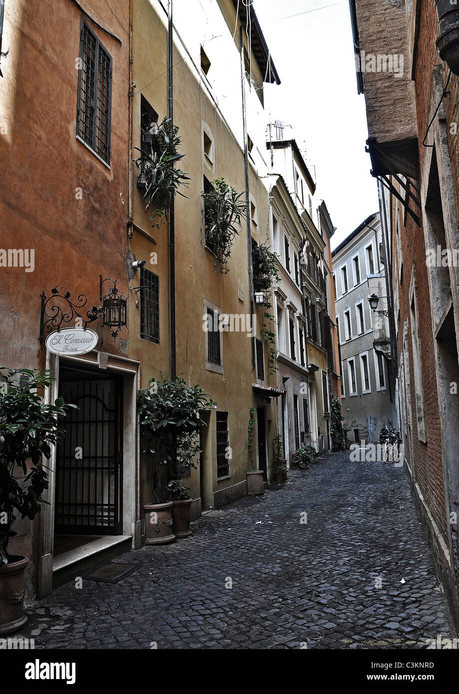Cobbled side street in rome hi-res stock photography and images - Alamy