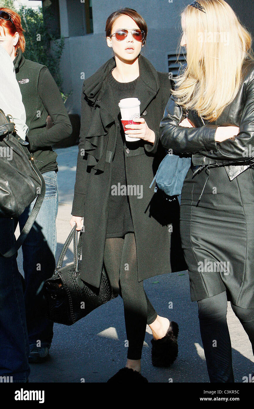 Jessica Alba drinking coffee from Coffee Bean & Tea Leaf during a break ...