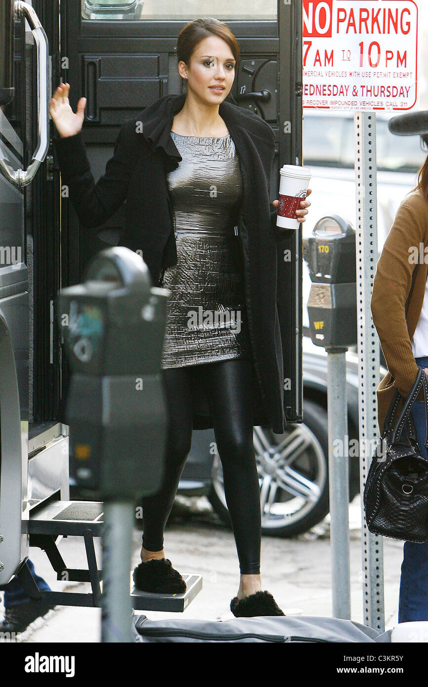 Jessica Alba drinking coffee from Coffee Bean & Tea Leaf during a break ...