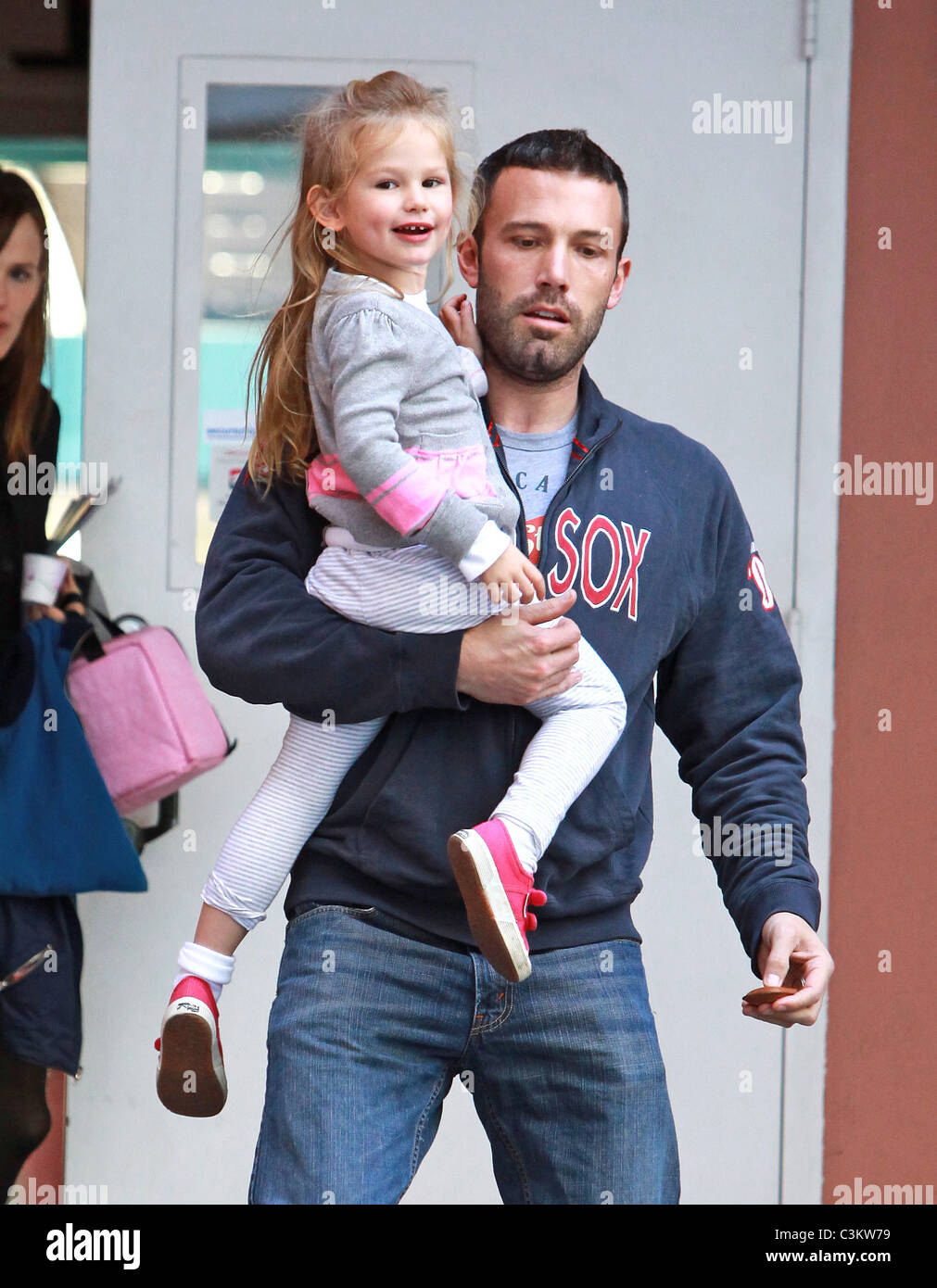 Ben Affleck picks up his daughter, Violet Affleck, from her school in ...