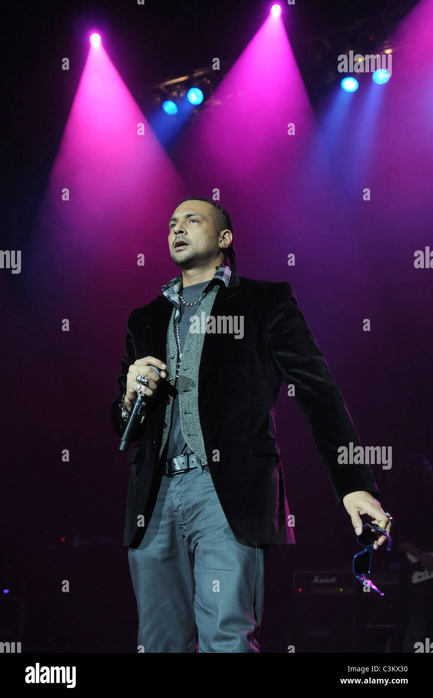 Sean Paul performs at Hard Rock Live at the Seminole Hard Rock Hotel ...