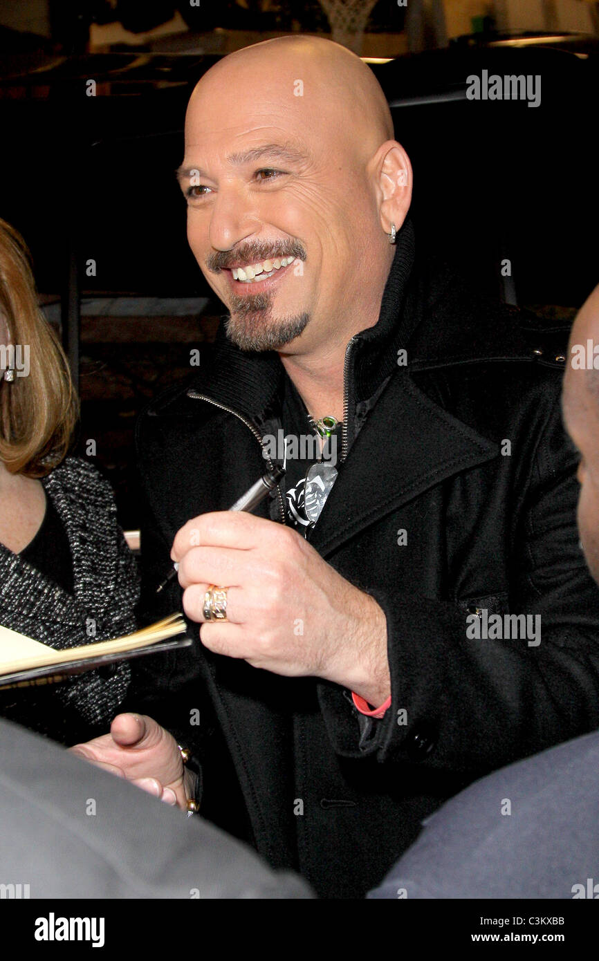 Howie Mandel signing autographs outside ABC studios after appearing on ...