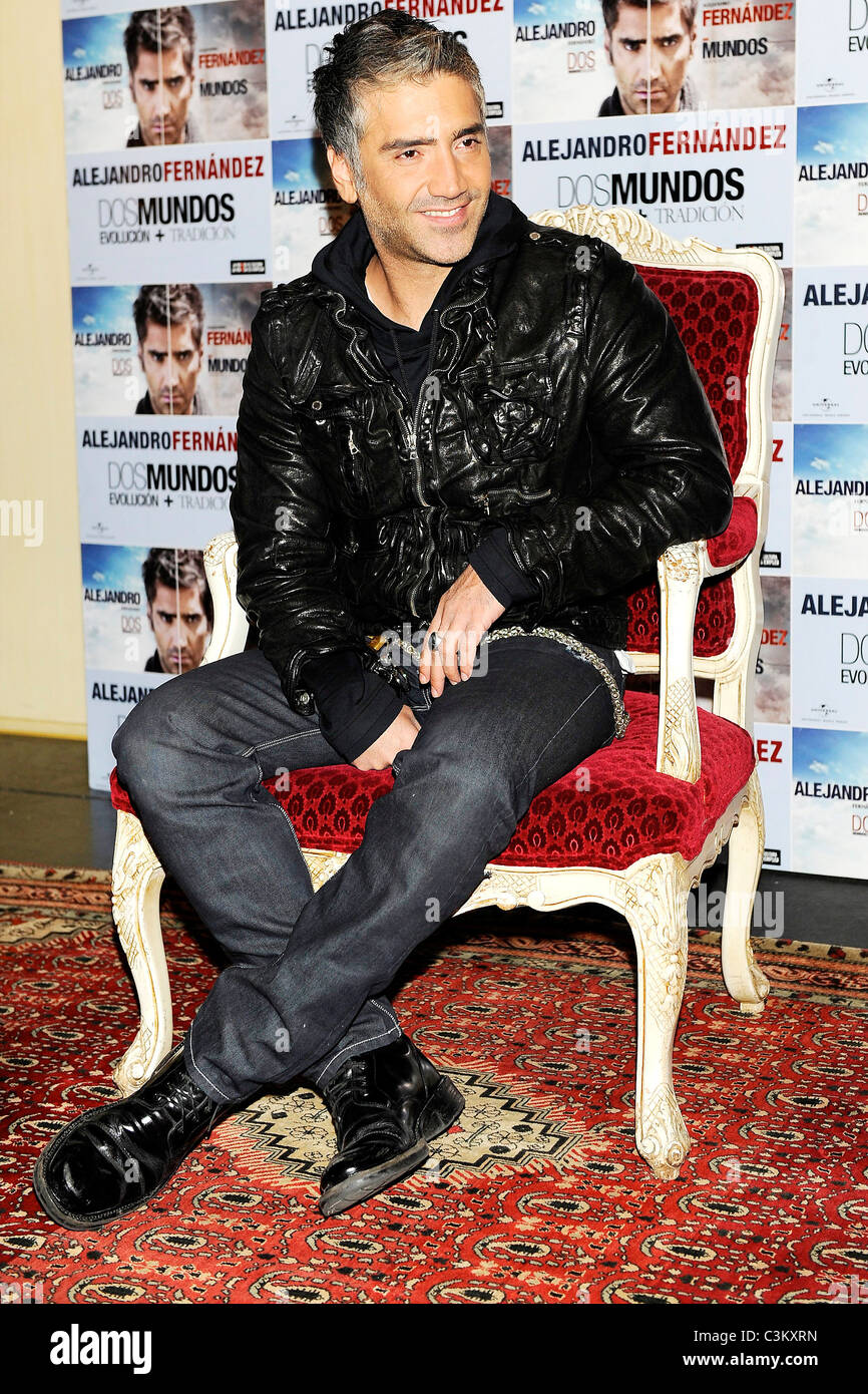 Mexican singer Alejandro Fernandez attends a photocall for his new ...