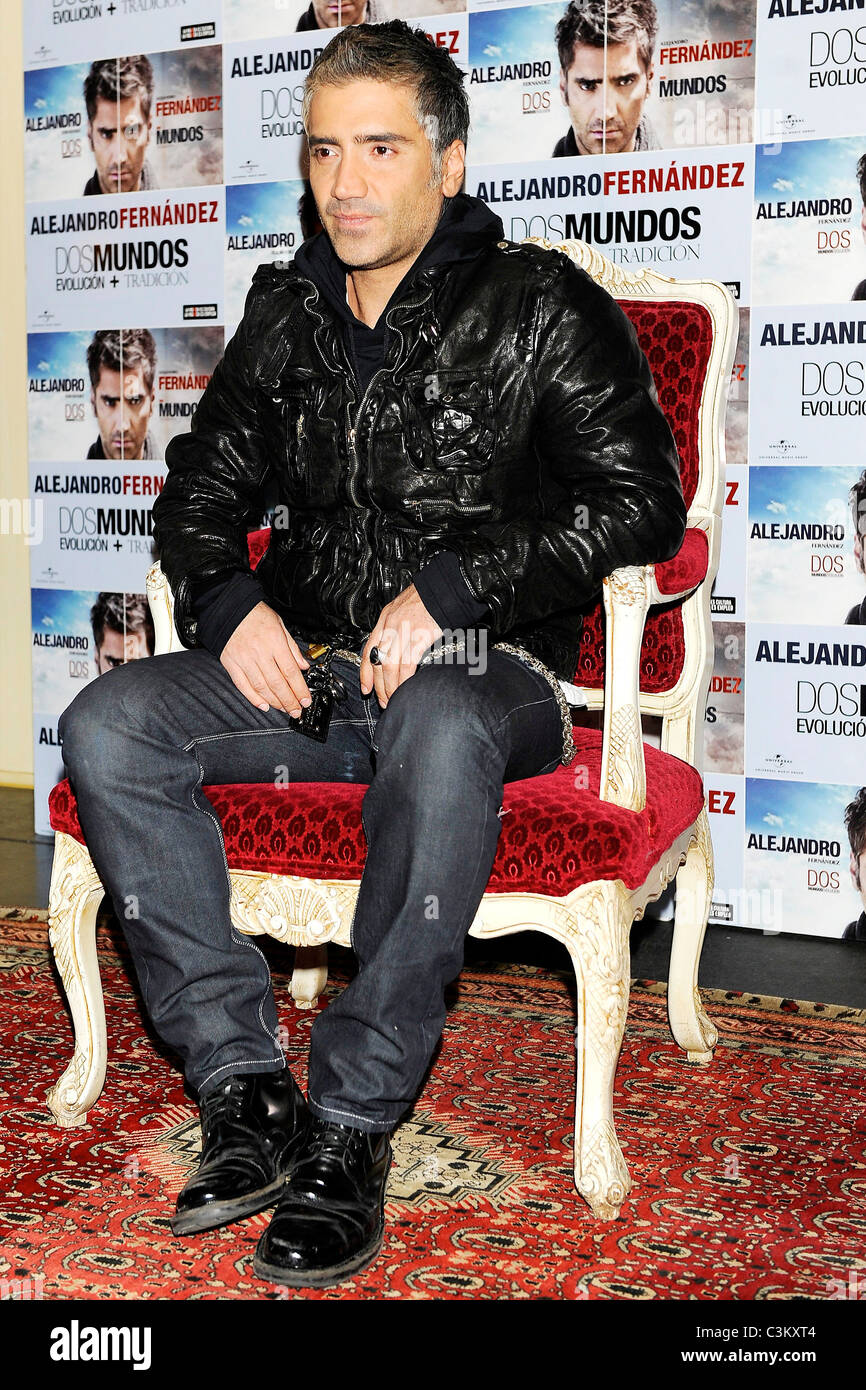 Mexican singer Alejandro Fernandez attends a photocall for his new ...