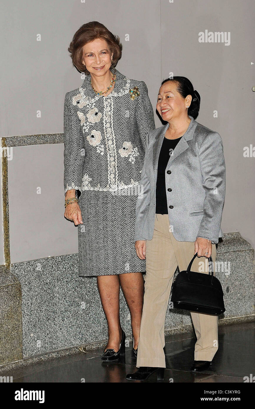 Queen Sofia and First Lady of Vietnam Tran Thi Kim Chi visit Prado ...