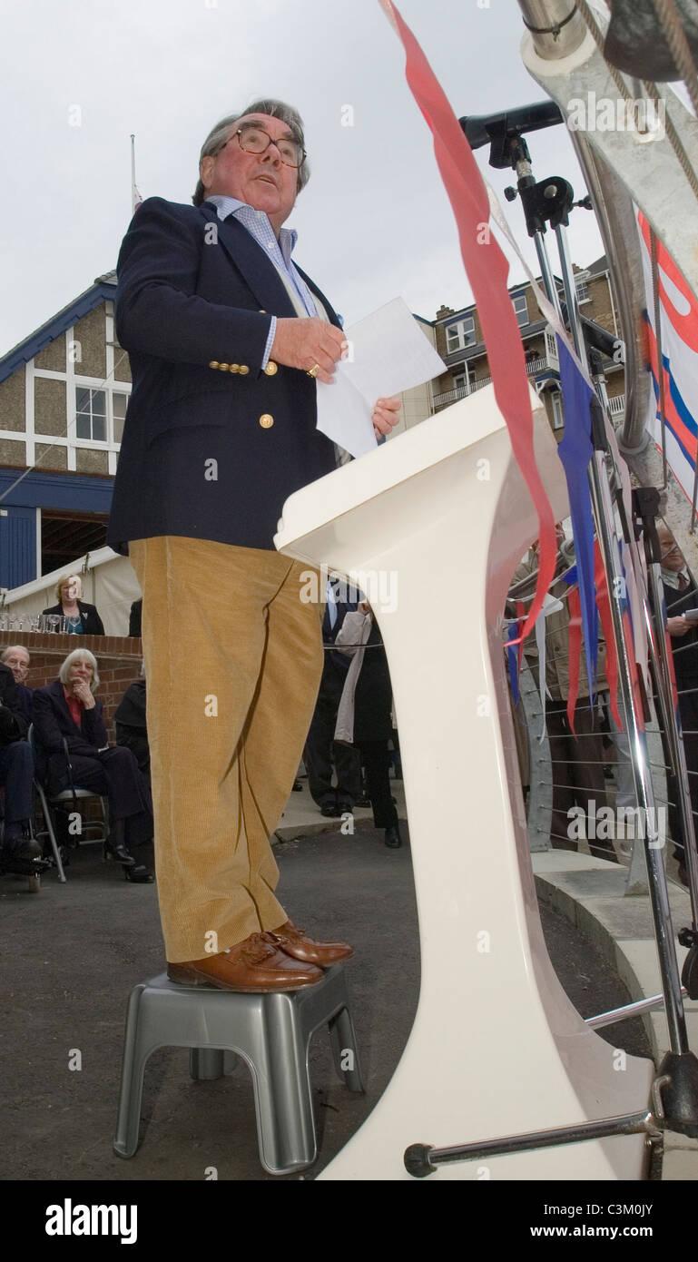 Comedian, Ronnie Corbett Stock Photo - Alamy