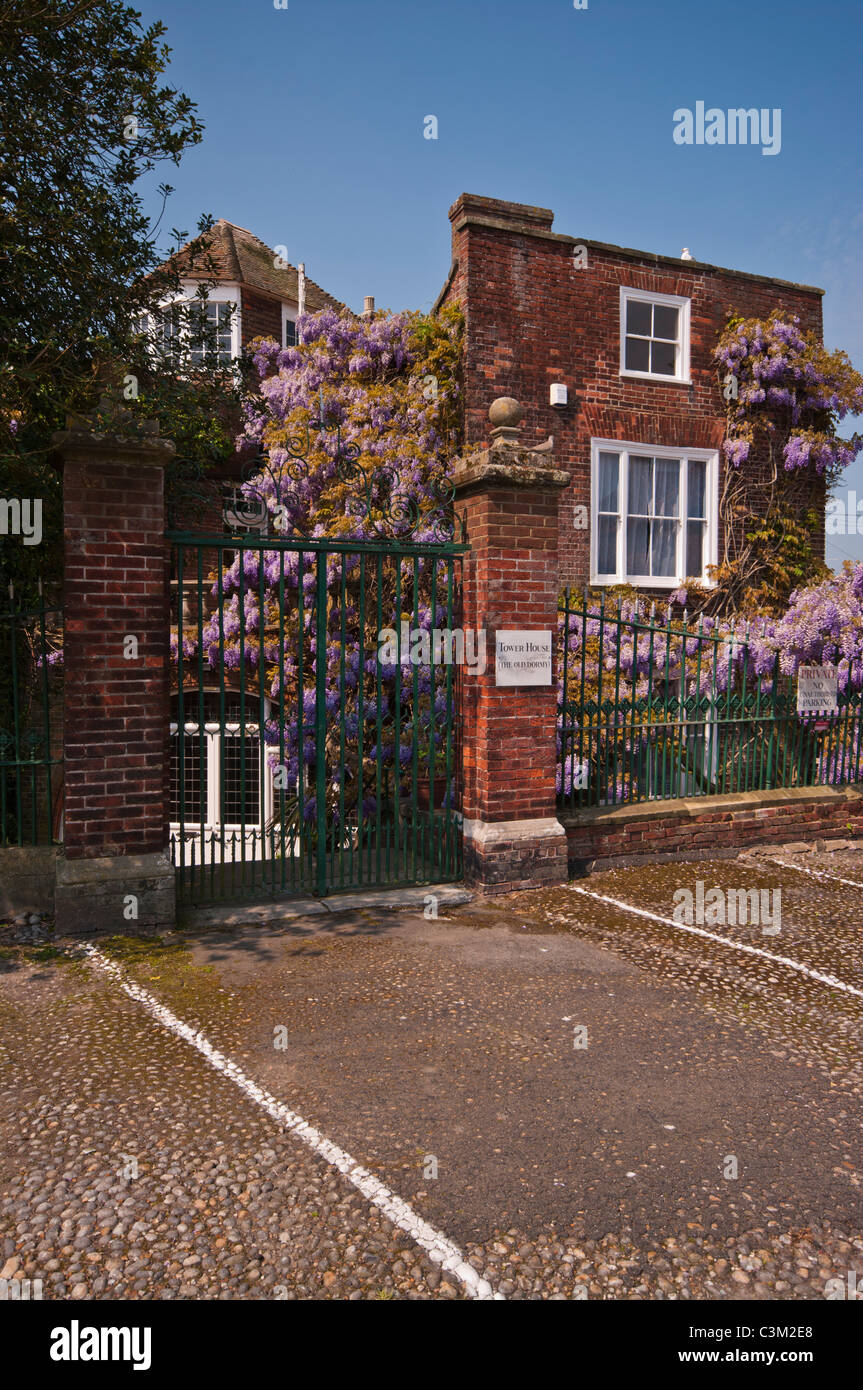 Hot house exterior hi-res stock photography and images - Alamy