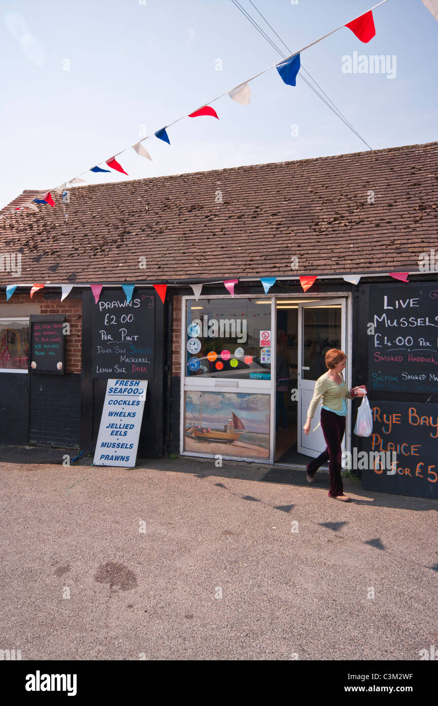 Shops of fishmongers hi-res stock photography and images - Alamy