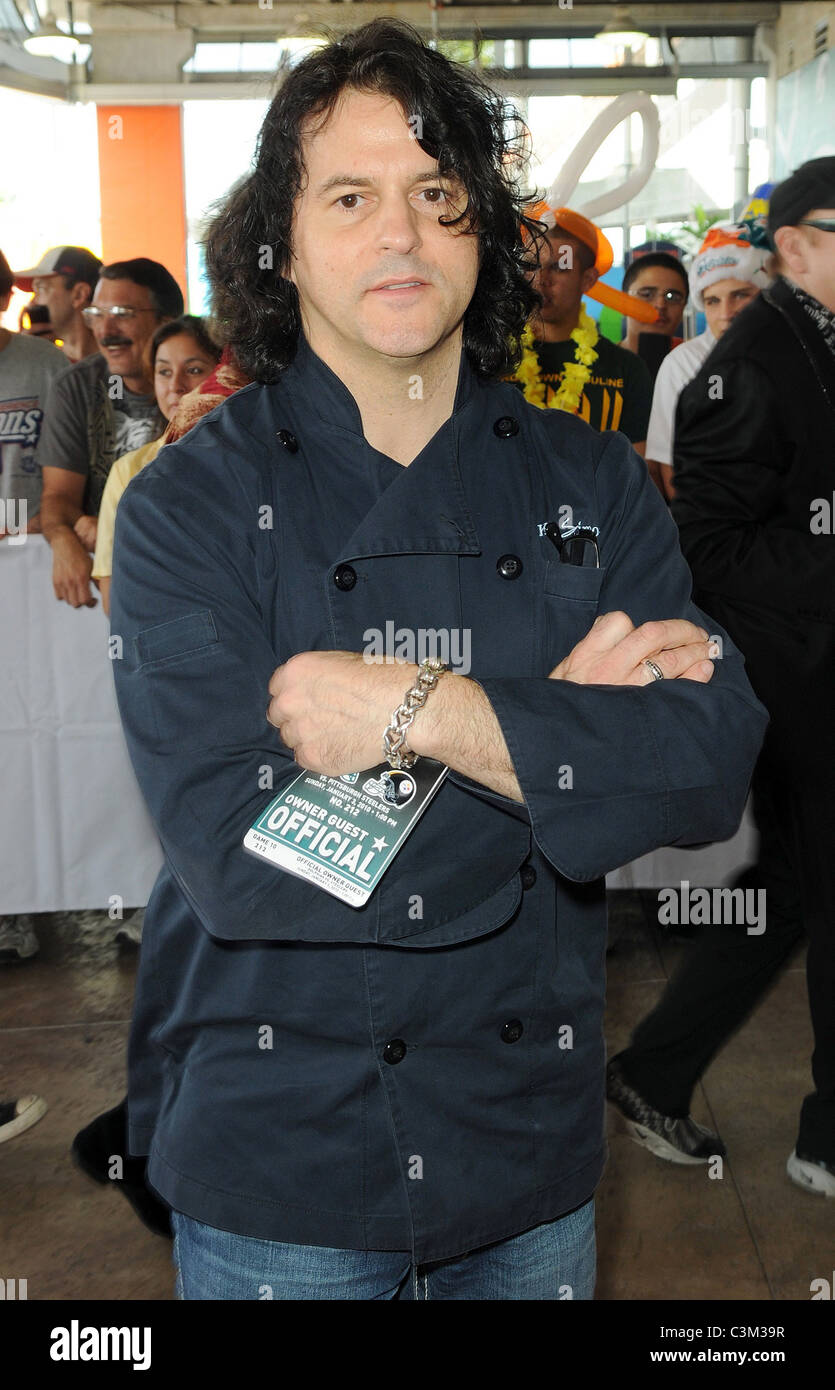 Kerry Simon from Iron Chef America appear on the Orange Carpet prior to ...