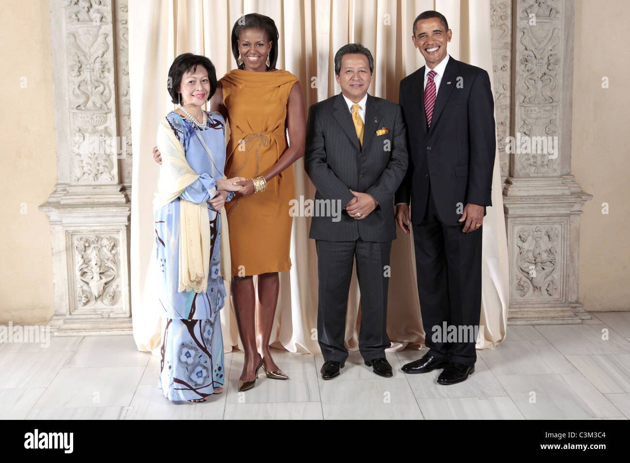 First Lady Michelle Obama and President Barack Obama pose with H.E. Y.B ...