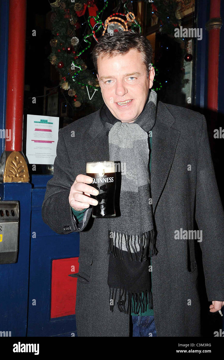 Madness lead singer Graham 'Suggs' McPherson stops by at McDaid's Pub ...
