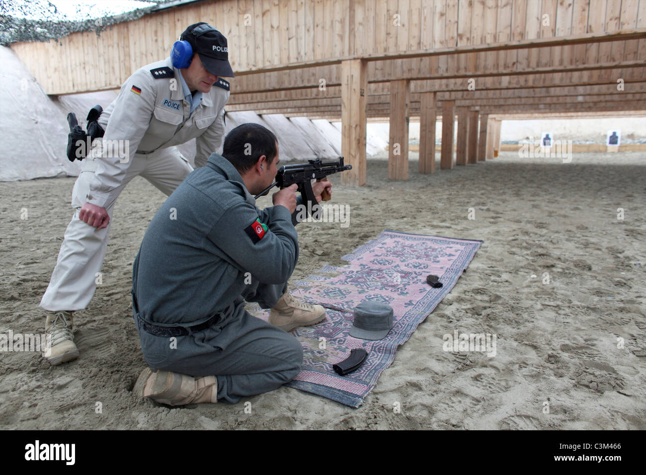 Shooting range gun police hi-res stock photography and images - Alamy