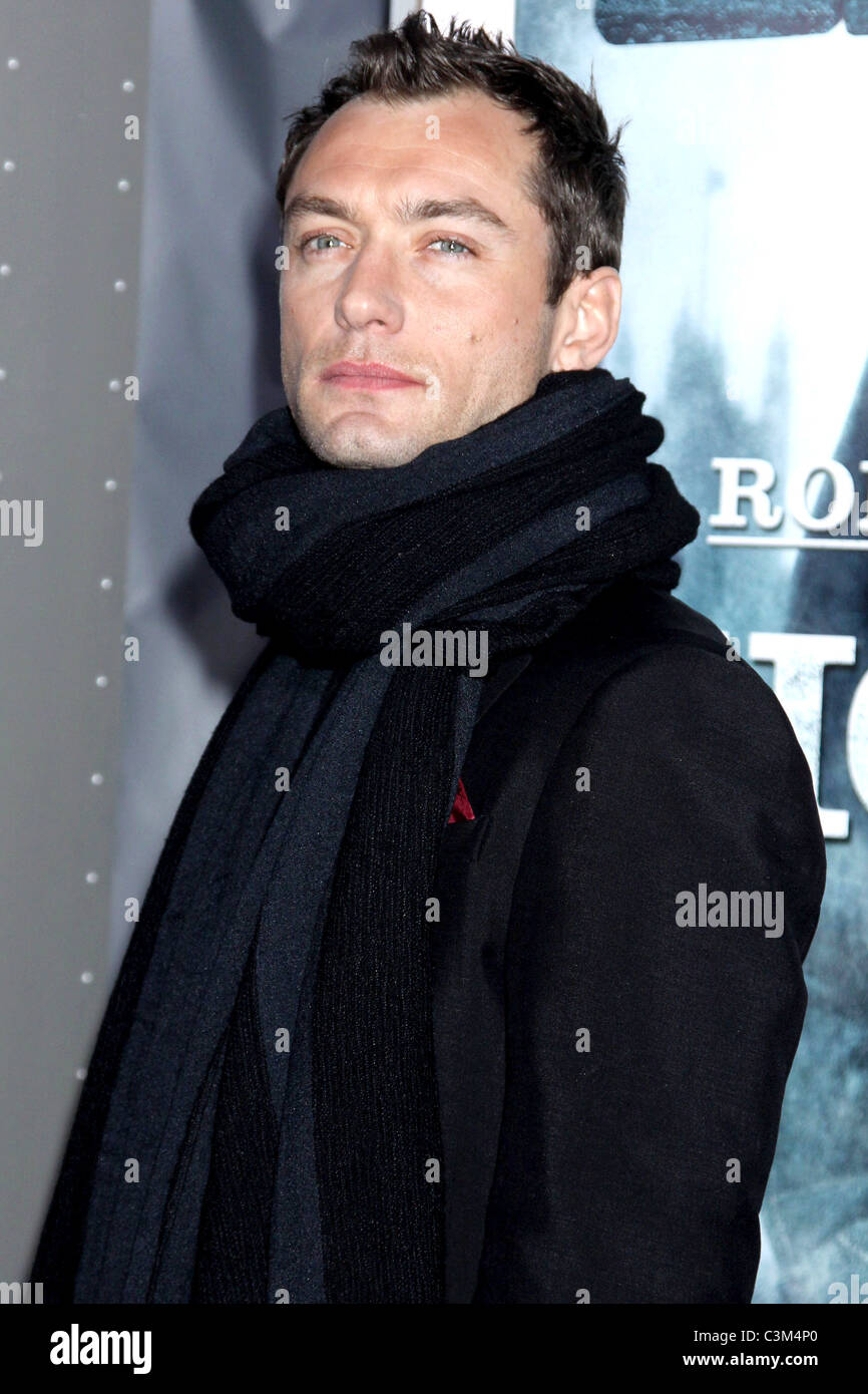 Jude Law New York premiere of 'Sherlock Holmes' at Alice Tully Hall ...