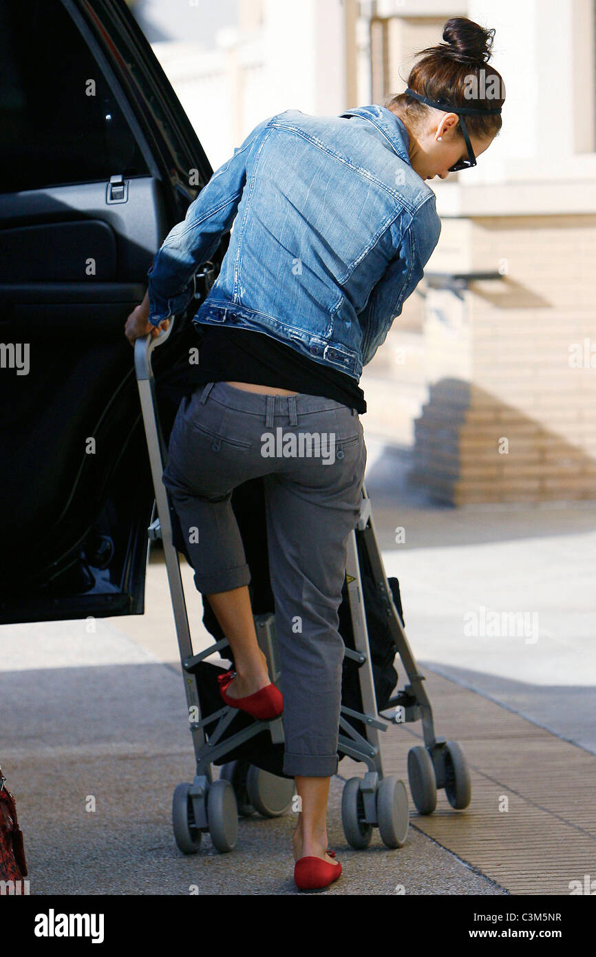 Jessica Alba puts her daughter in her stroller as they go shopping at ...
