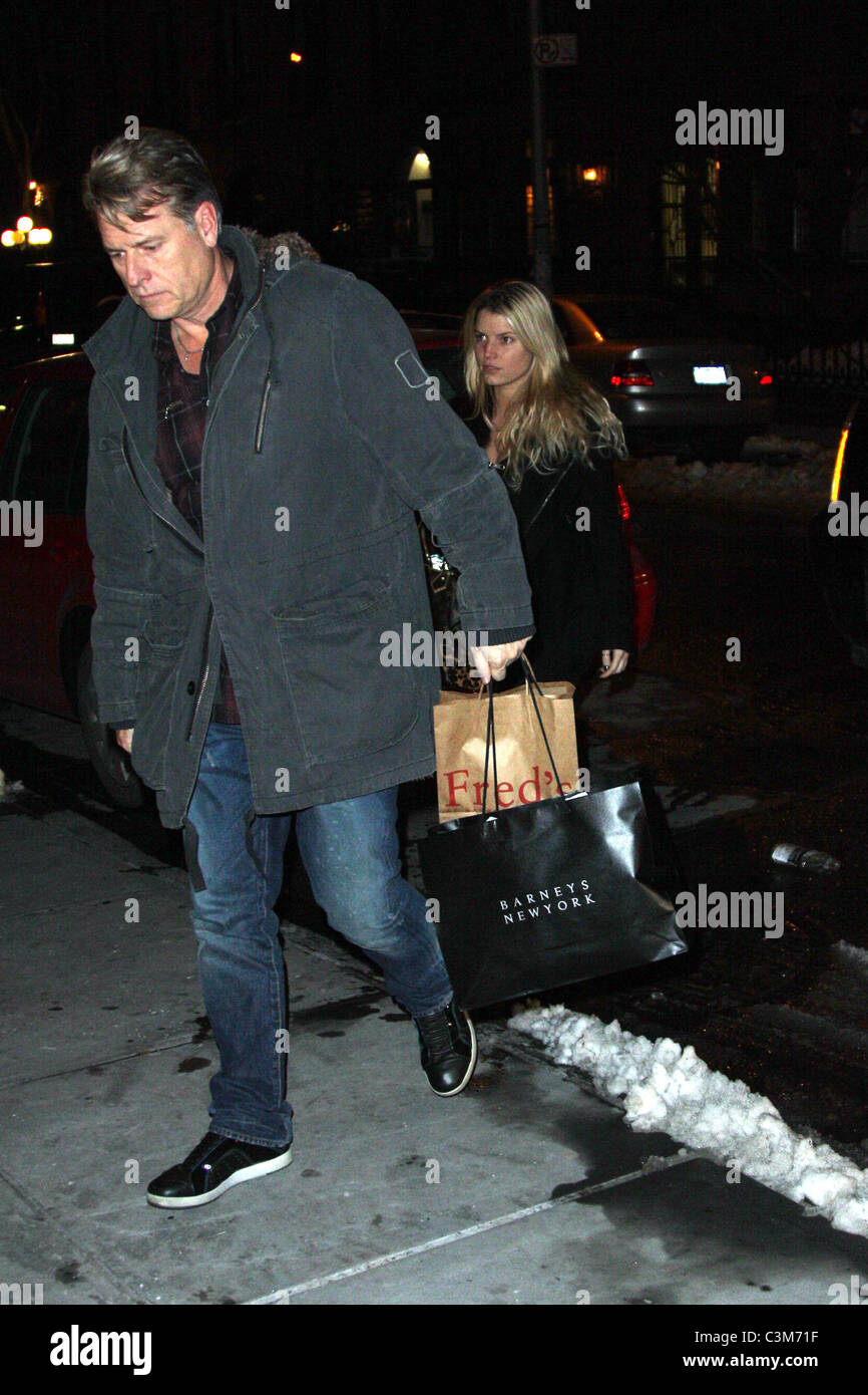 Joe Simpson and Jessica Simpson The Simpson family takes a Christmas ...