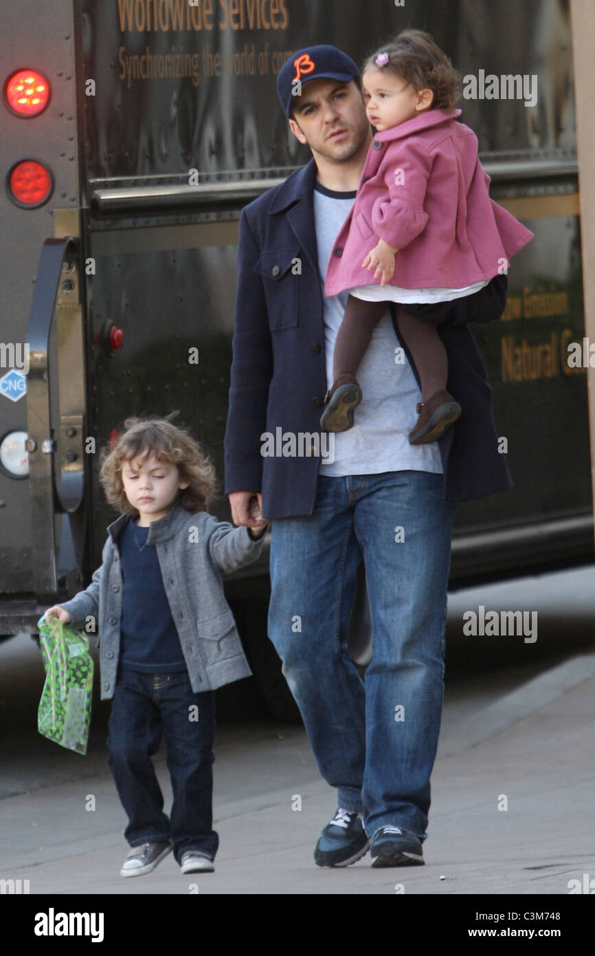 The Wonder Years' star Fred Savage shopping in Hollywood with his ...