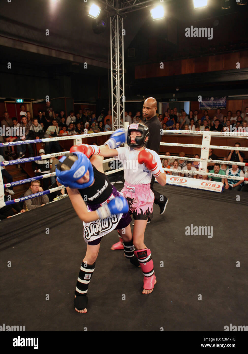 Boxing ring girl round hi-res stock photography and images - Alamy