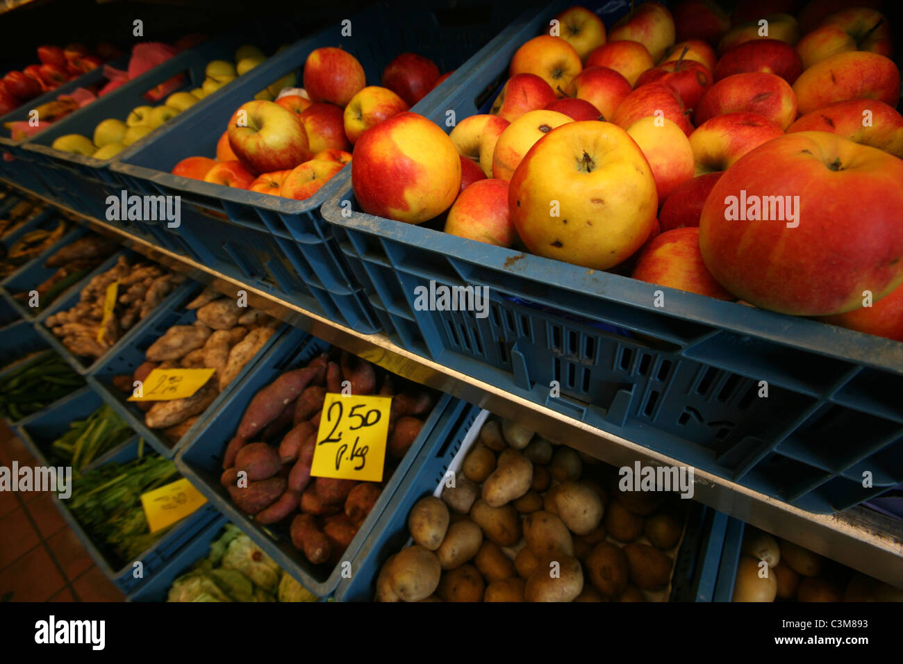 In turkish supermarket hi-res stock photography and images - Alamy