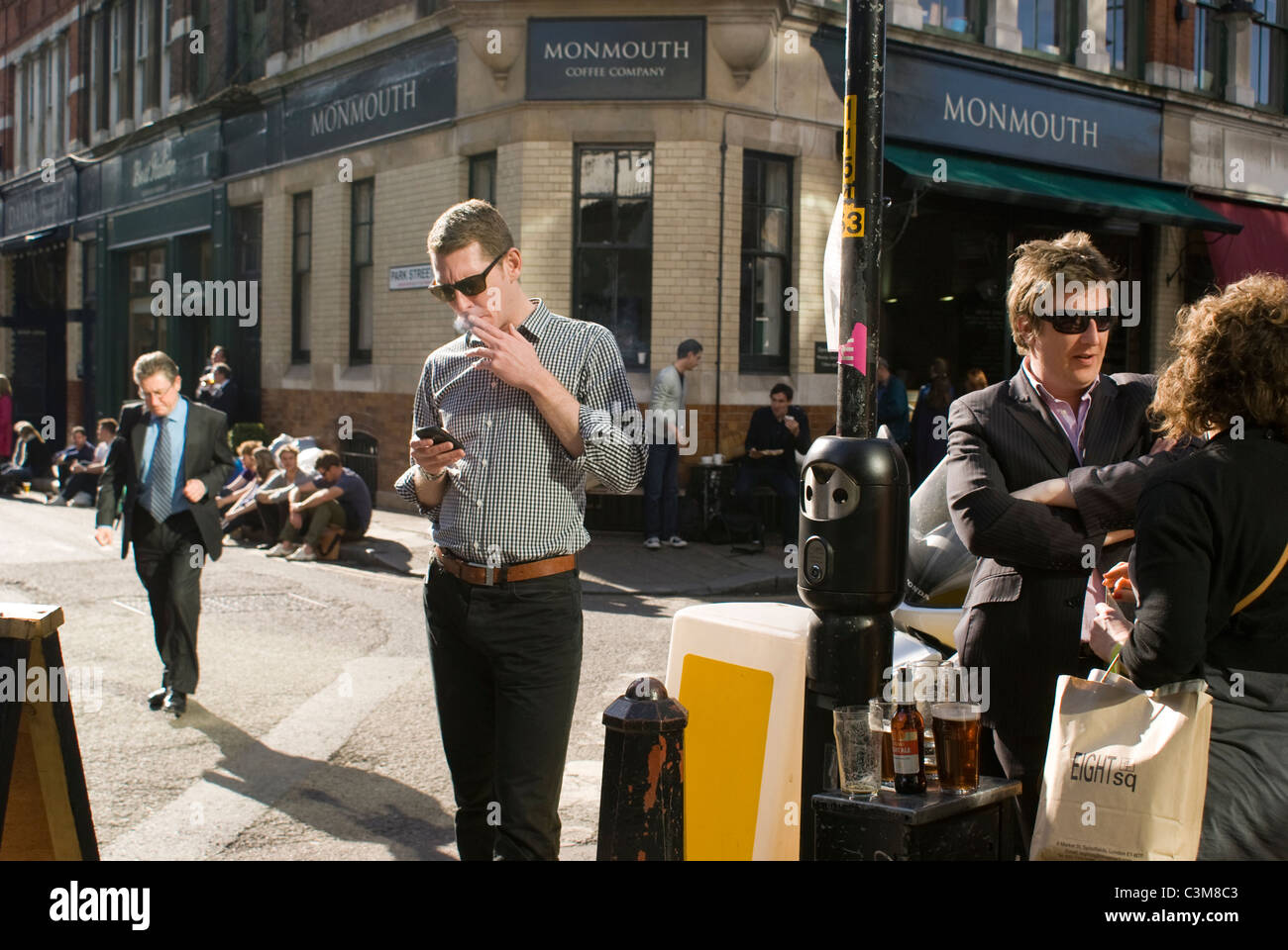 Opposite people walking street hi-res stock photography and images - Alamy