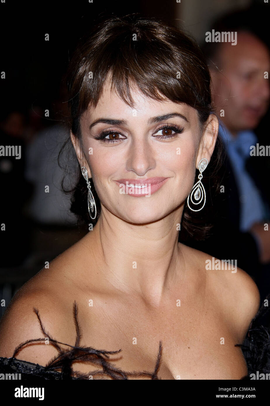 PENELOPE CRUZ PIRATES OF THE CARIBBEAN: ON STRANGER TIDES. WORLD ...
