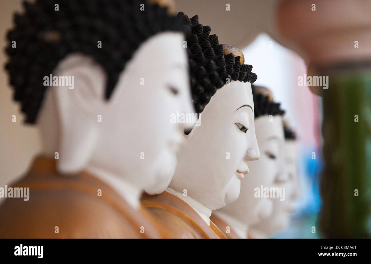 Statues of buddha hi-res stock photography and images - Alamy