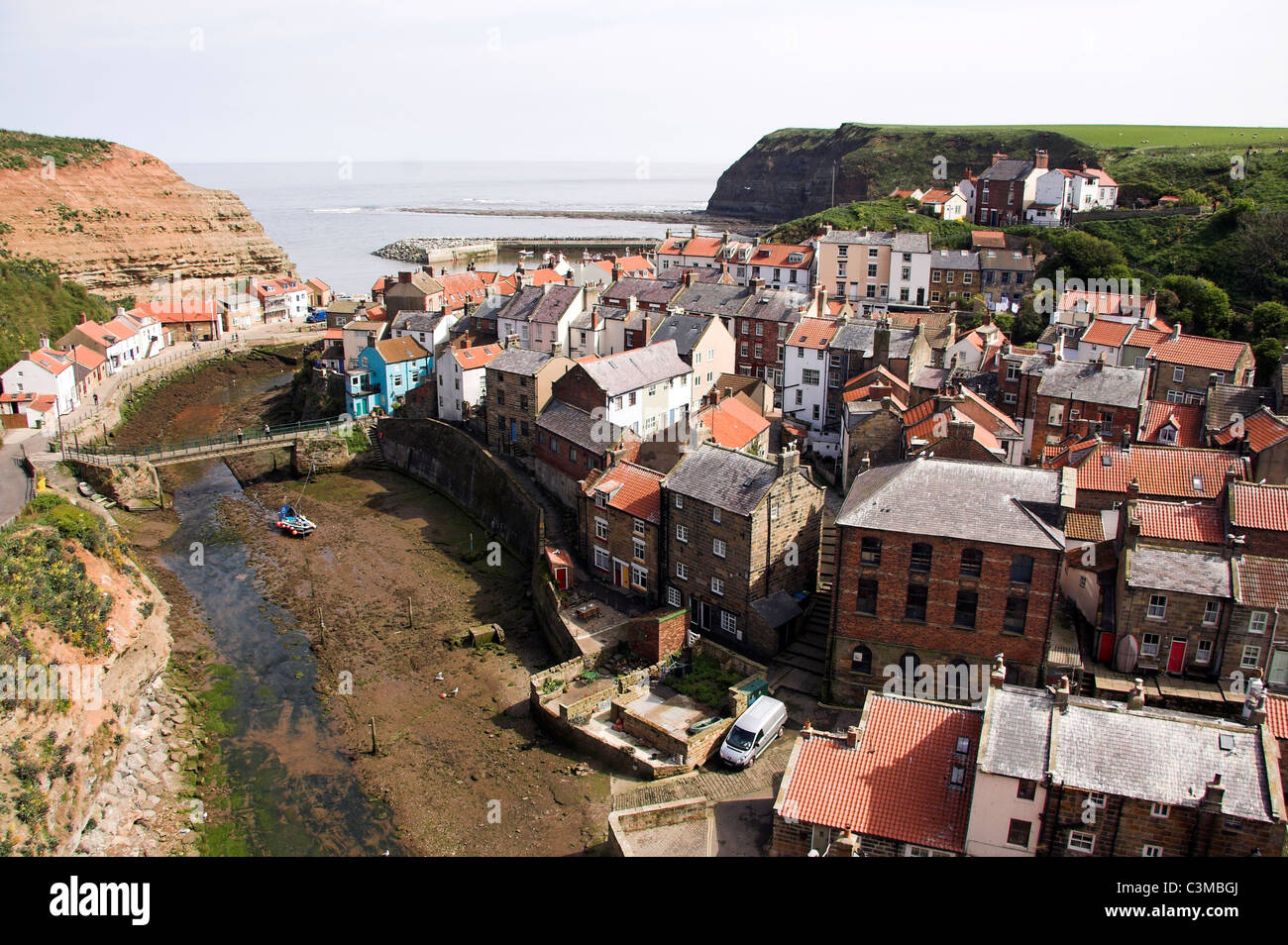 Staithes beck hi-res stock photography and images - Alamy
