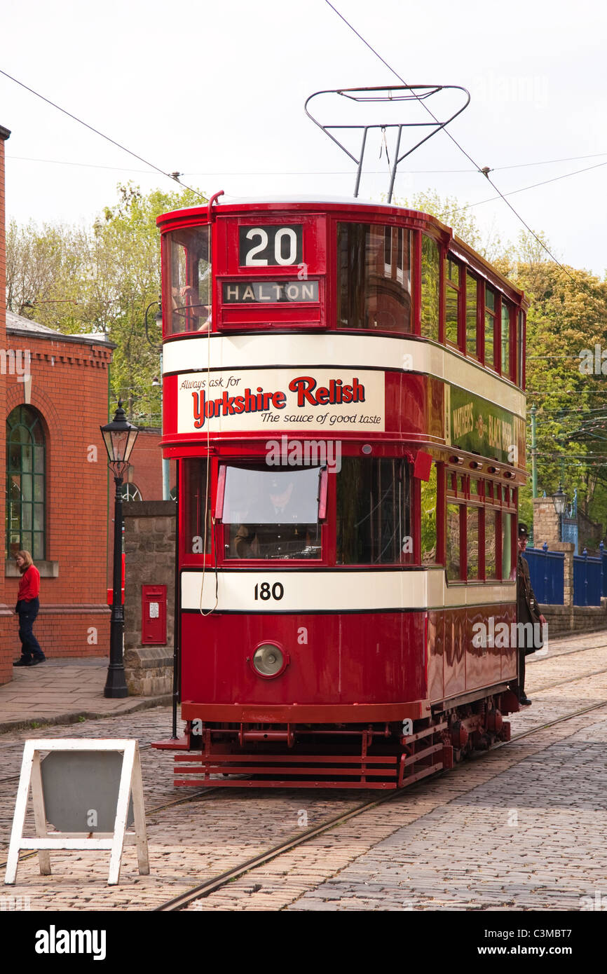 Leeds tram hi-res stock photography and images - Alamy