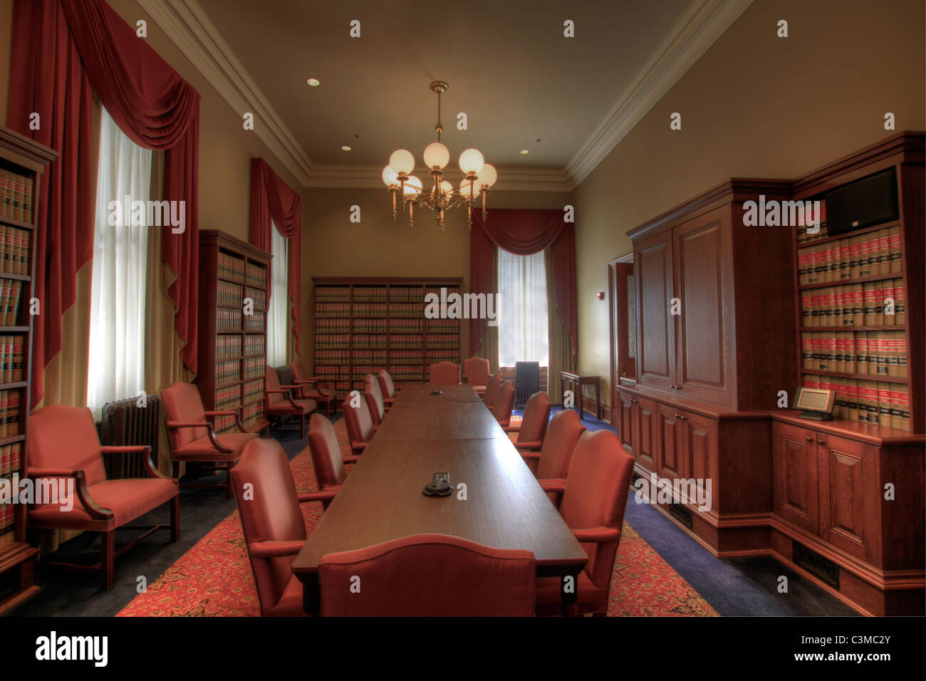 Law library hi-res stock photography and images - Alamy
