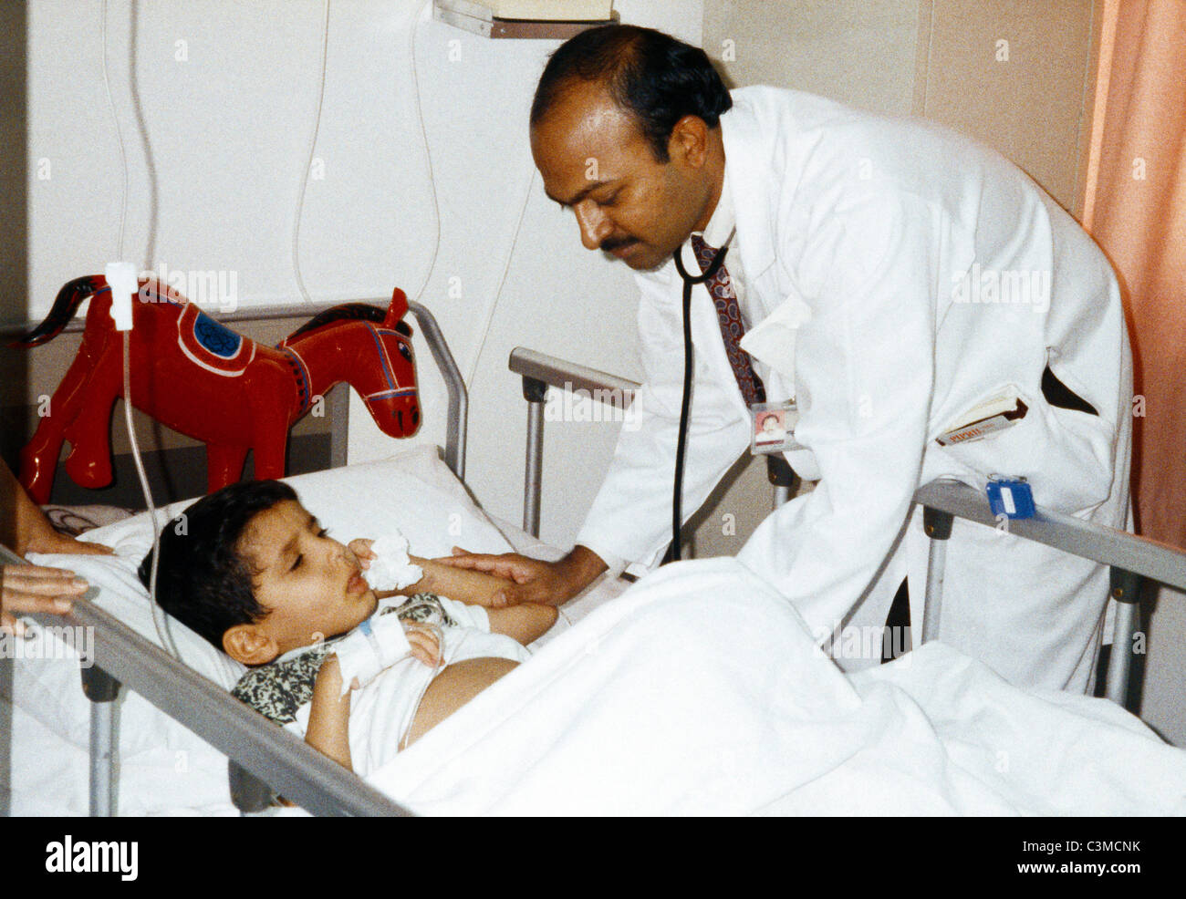 Middle east doctor child hi-res stock photography and images - Alamy