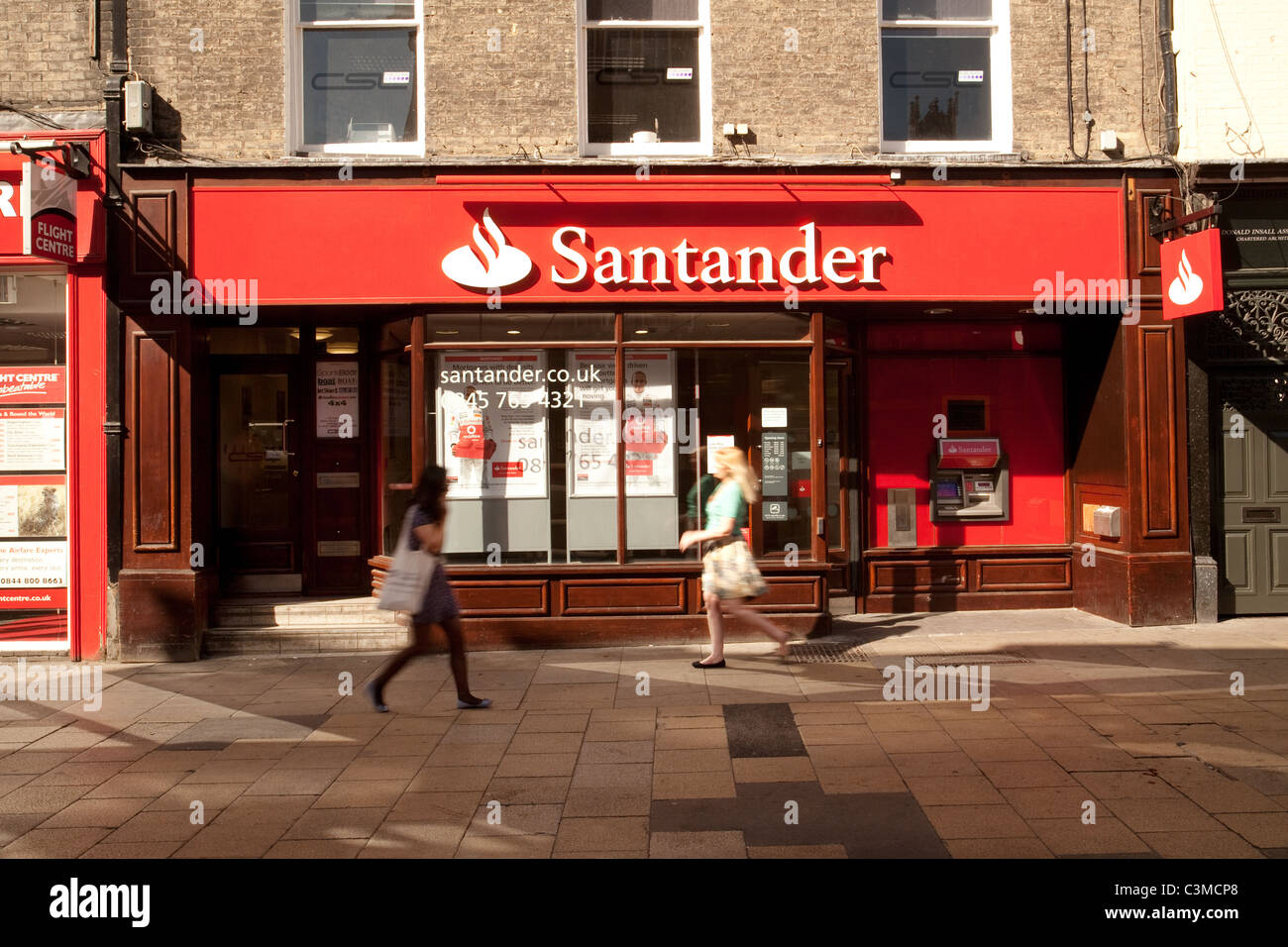 Santander uk bank hi-res stock photography and images - Alamy