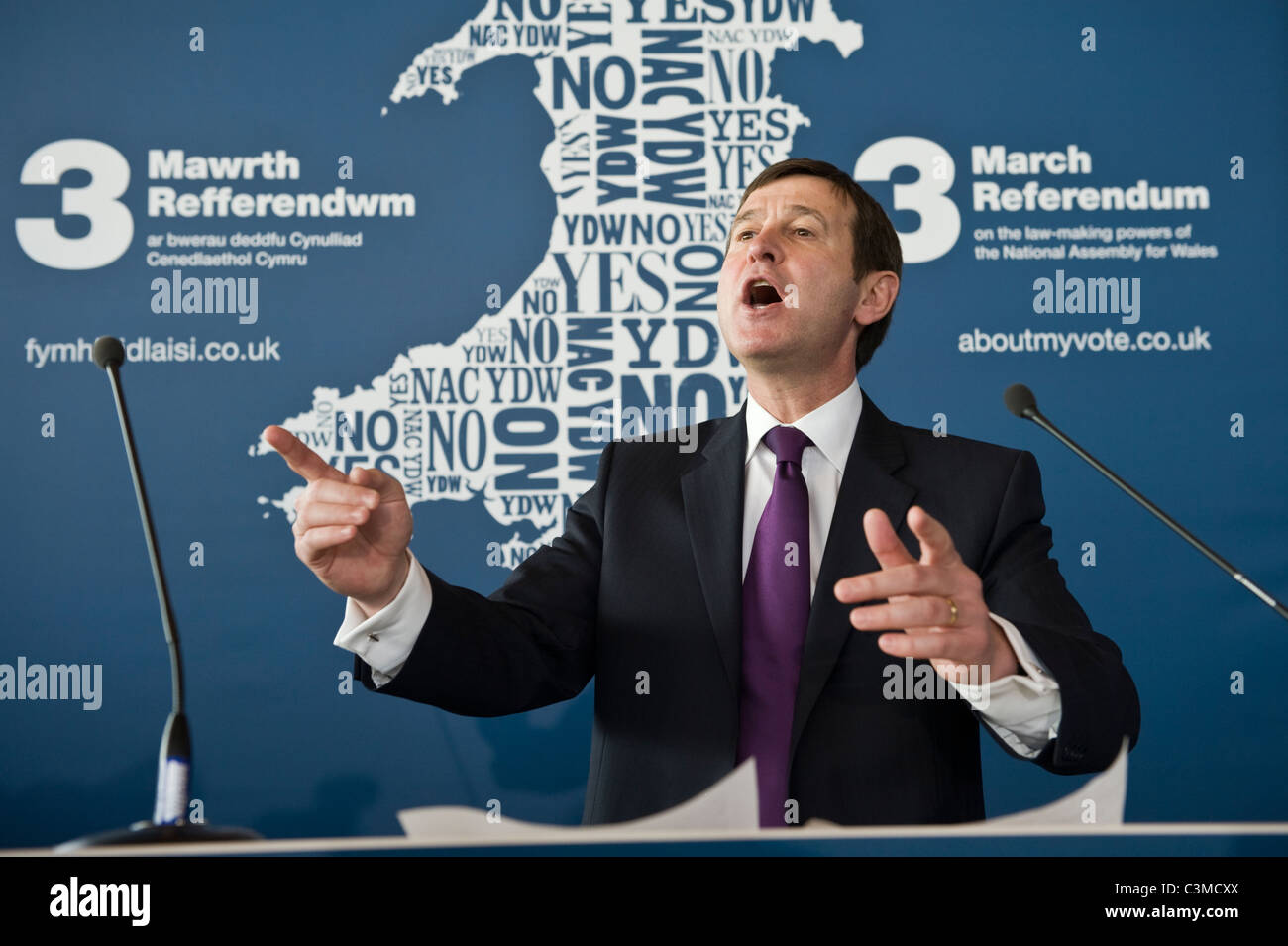 Roger Lewis of YES FOR WALES campaigning for greater law-making powers ...