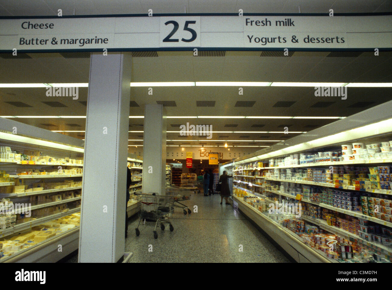 Overhead shelves supermarket hi-res stock photography and images - Alamy