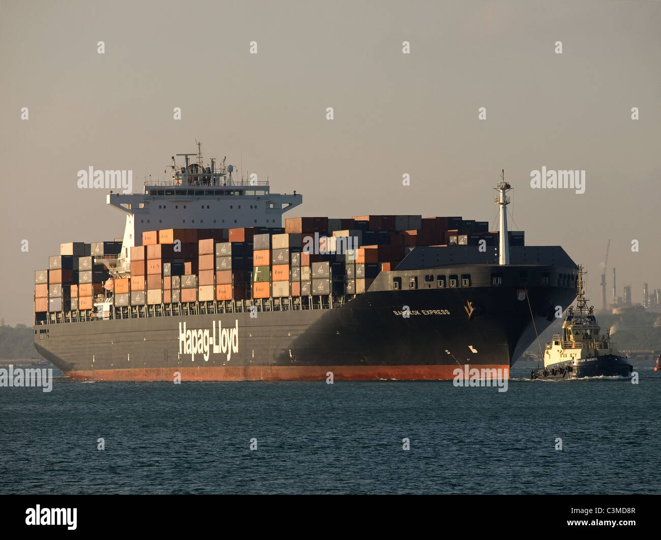 Hapag Lloyd container ship Bangkok Express arriving at Southampton ...