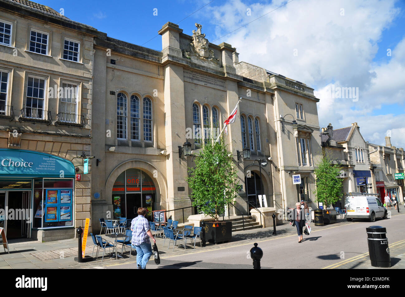 Chippenham, Wiltshire, England: the old town council offices in New ...