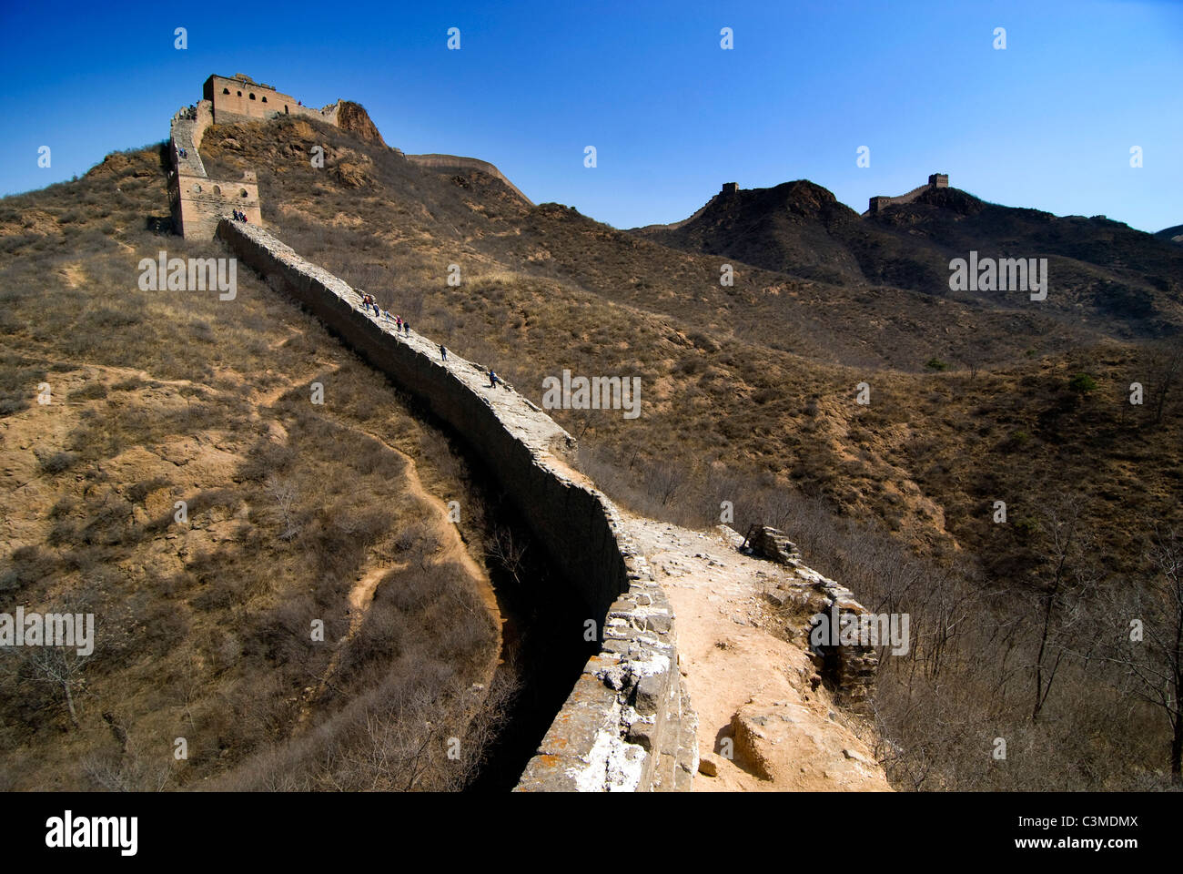 Climbing the great wall of china hi-res stock photography and images ...