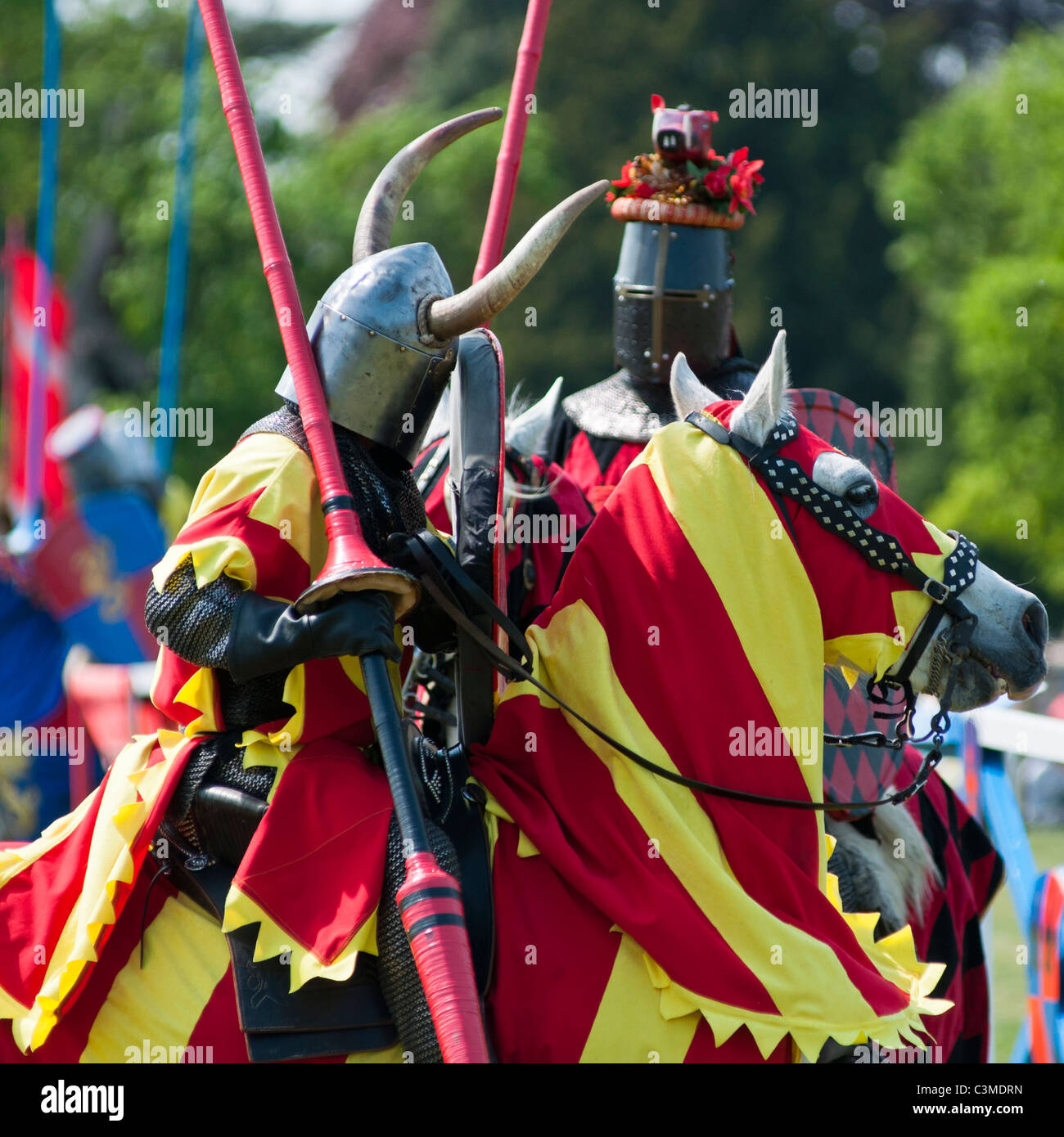 Two knights jousting at a tournament hi-res stock photography and ...