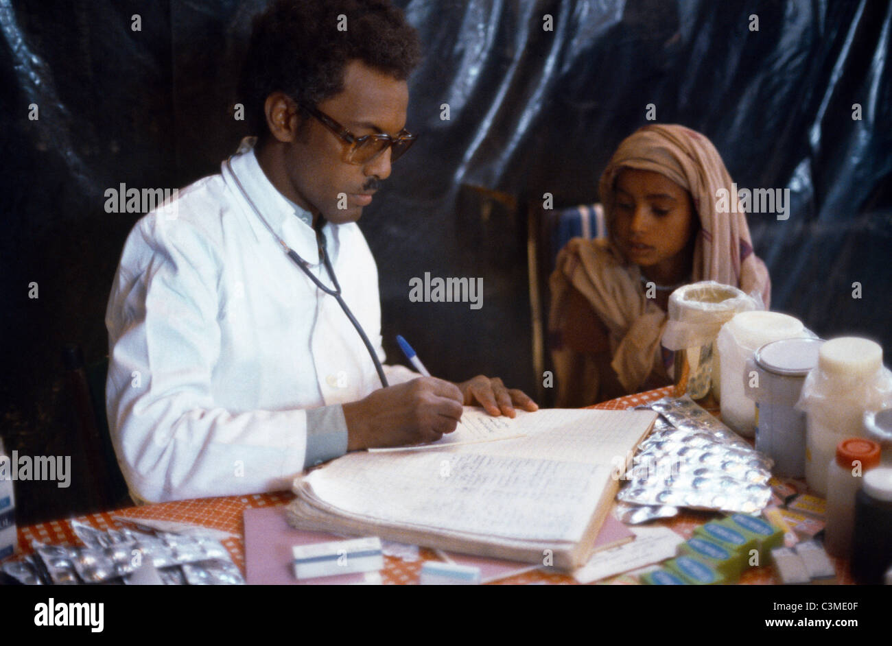 Refugee camp doctor hi-res stock photography and images - Alamy