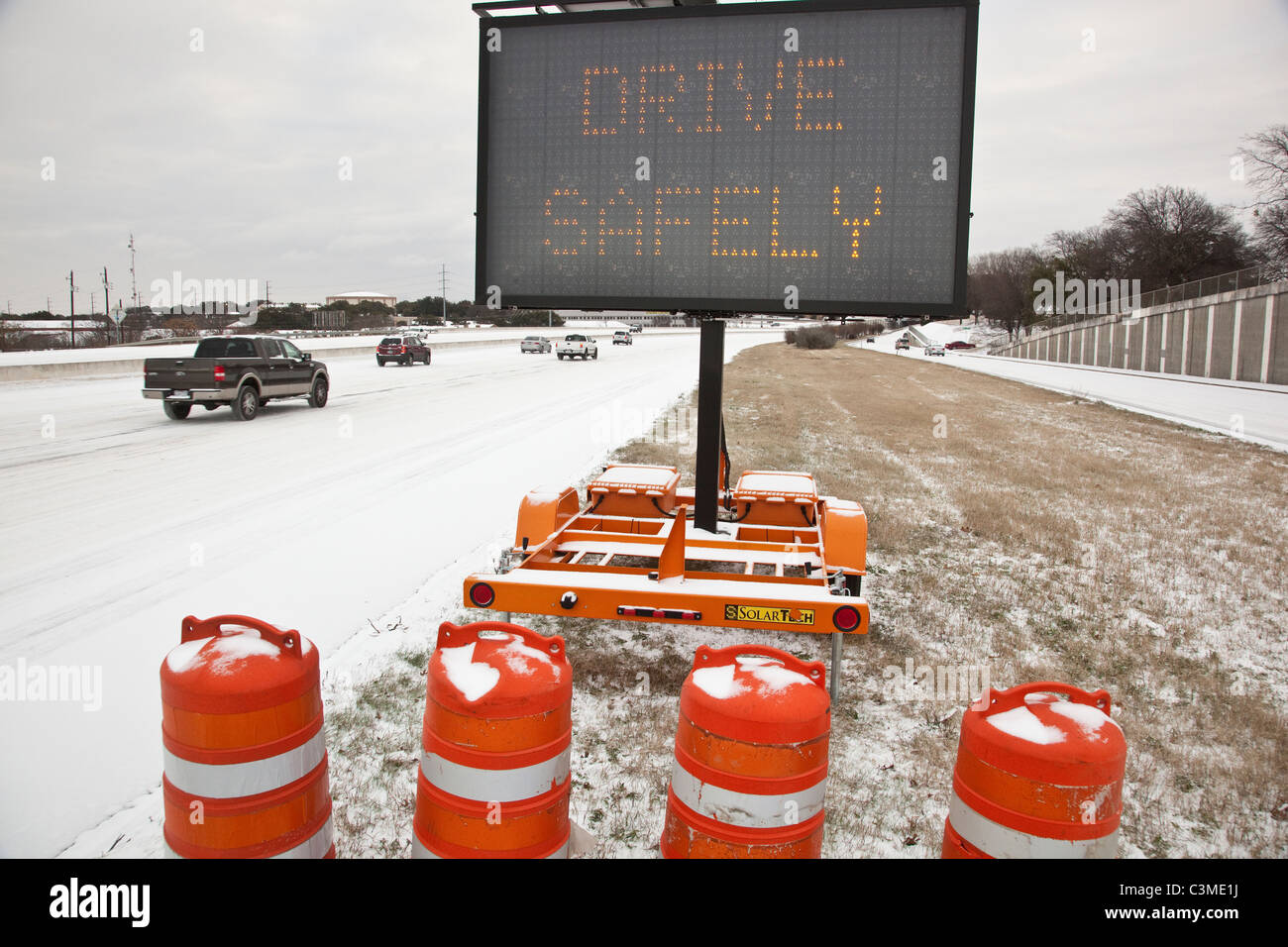 Electronic highway sign hi-res stock photography and images - Alamy